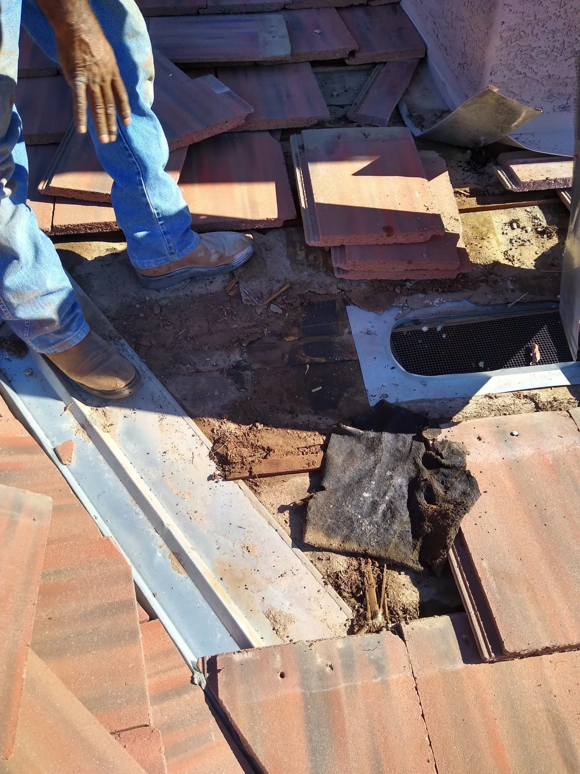 Fixing Sagging Roofs Effectively: Tips To Repair A Sagging Roof | Koala ...